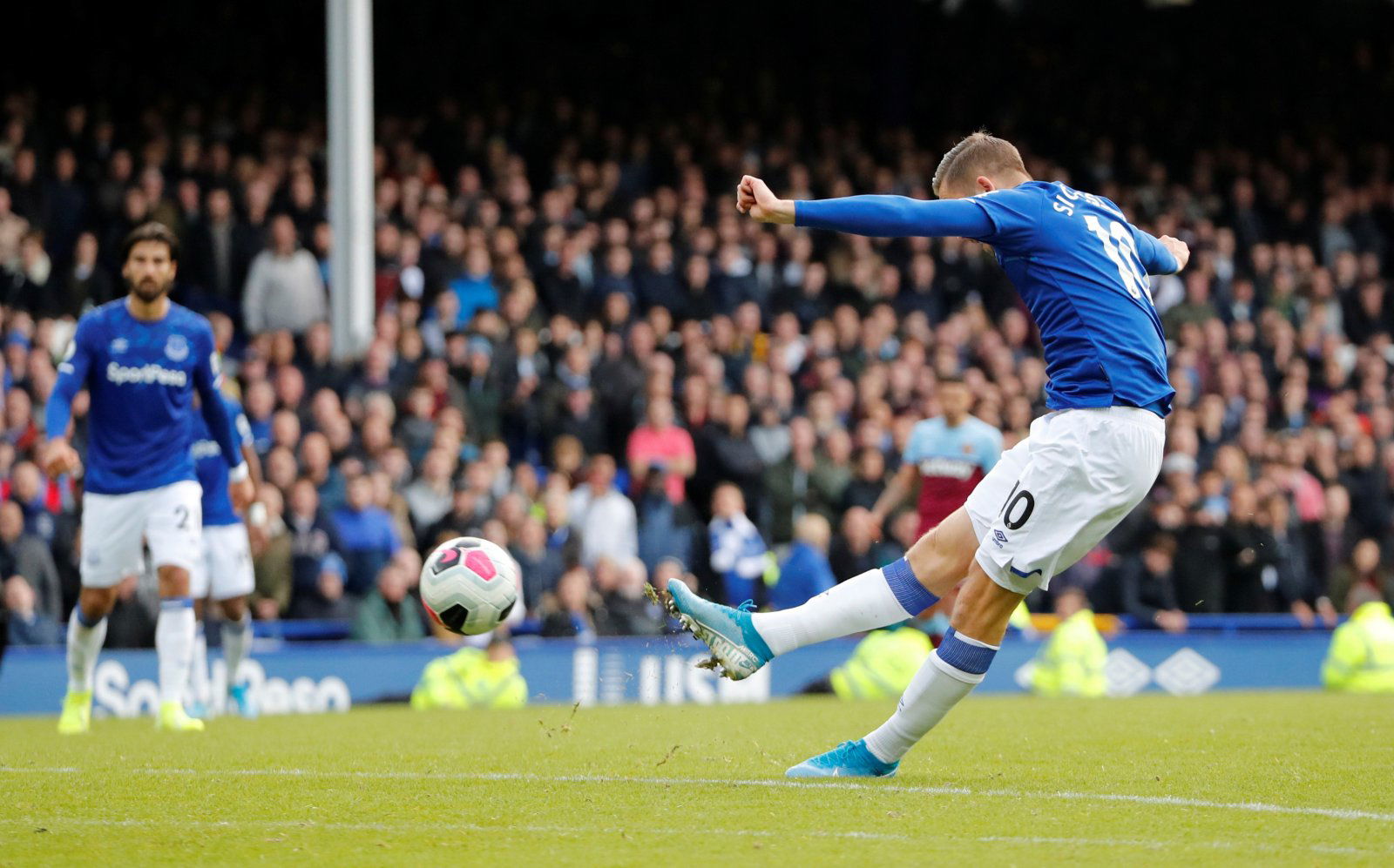 Everton: Supporters slam midfielder after relayed quotes | thisisfutbol.com