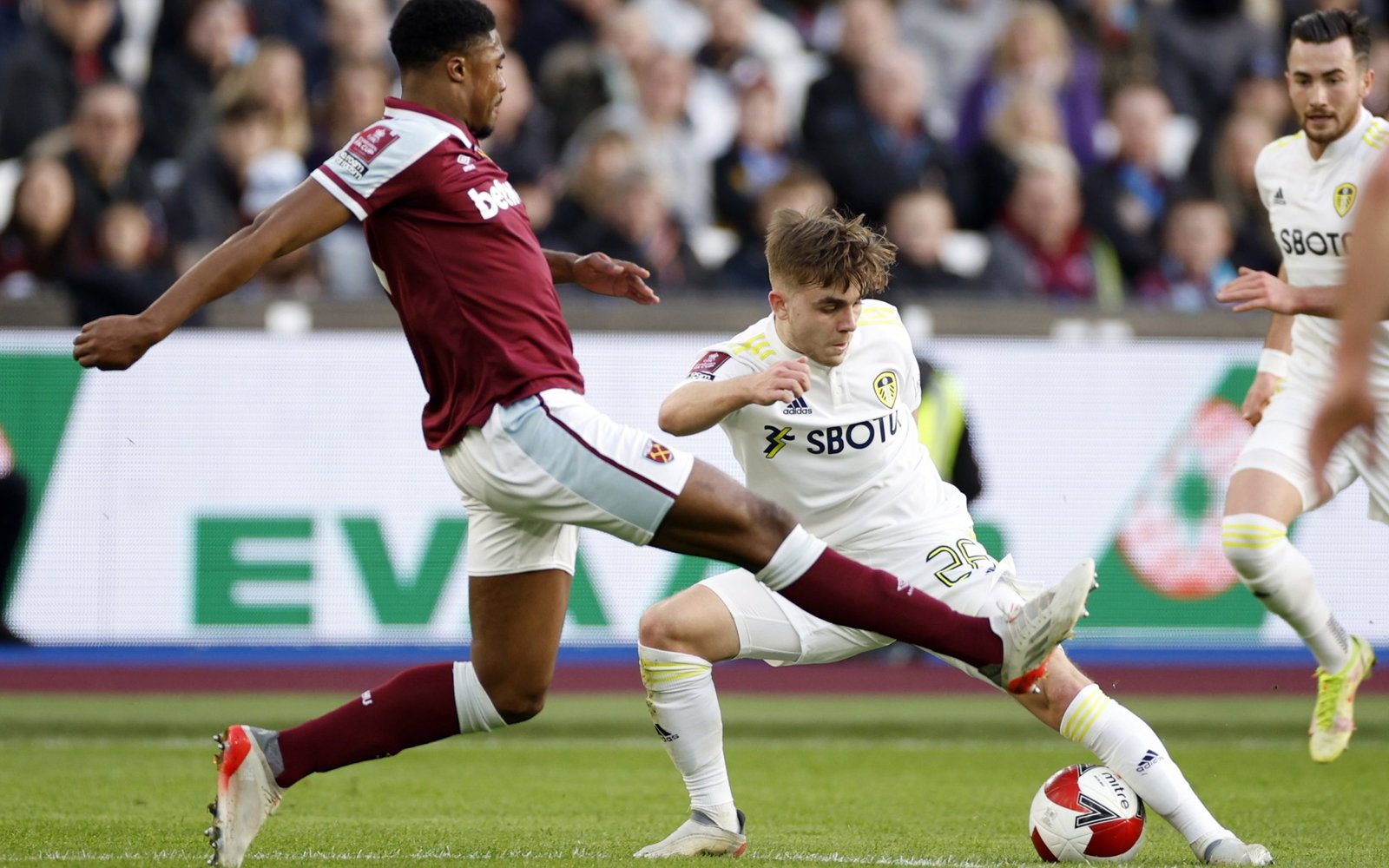 Lewis Bate linked with loan from Leeds | thisisfutbol.com