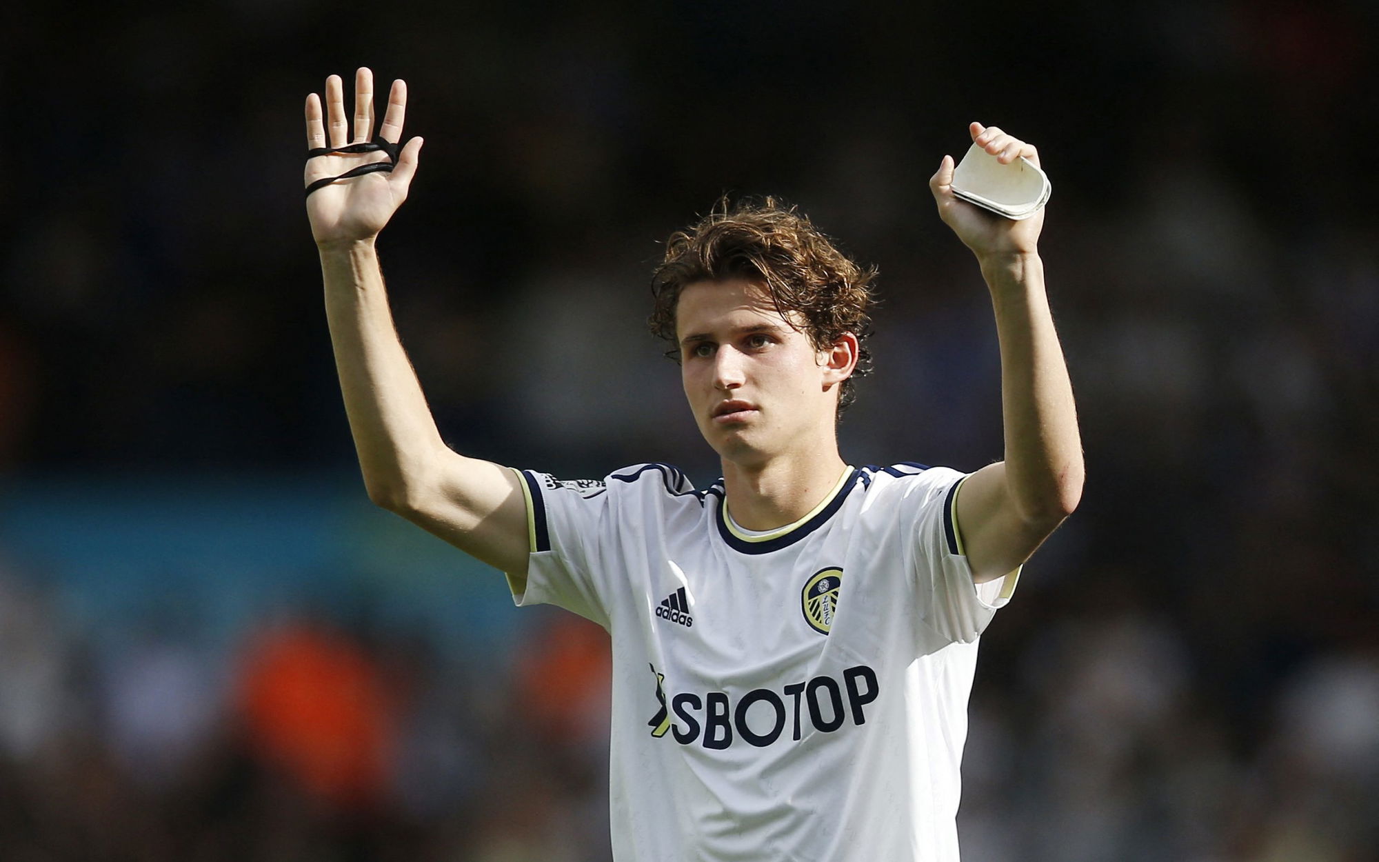 Leeds presenter worried about Aaronson transfer report | thisisfutbol.com Leeds presenter worried about Aaronson transfer report | thisisfutbol.com