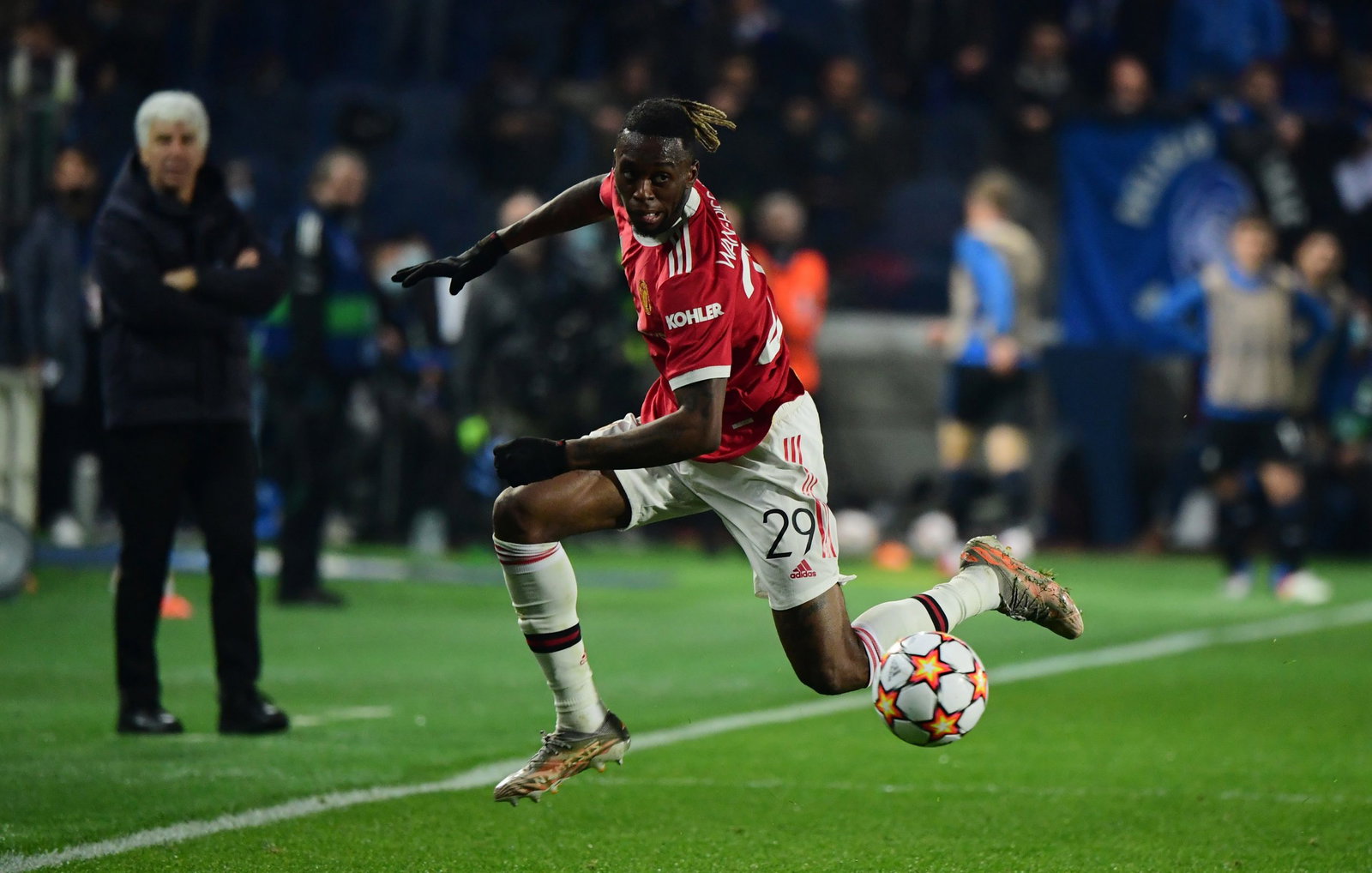 Man United: ‘Keep an eye on’ a right-back, claims Romano